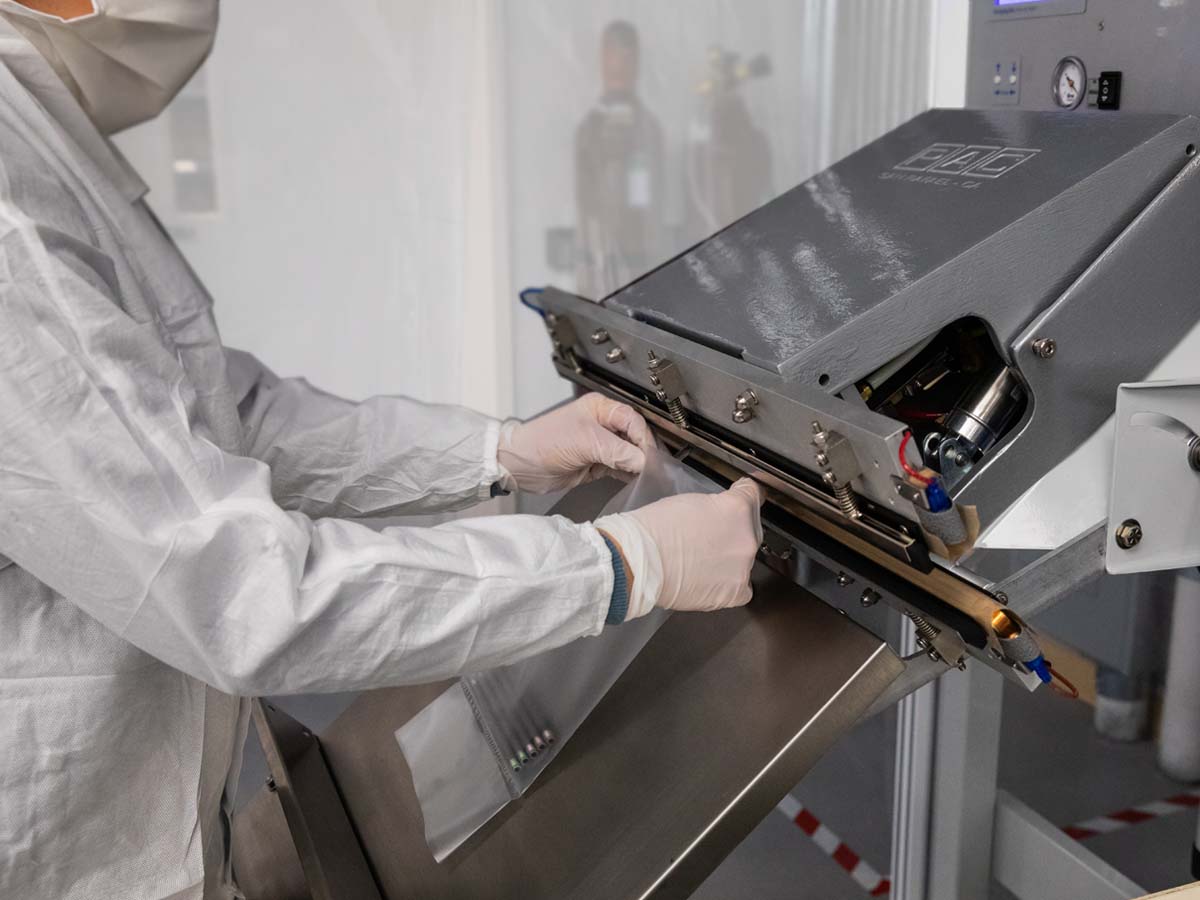 Cleanroom Cleaning and Packaging Services