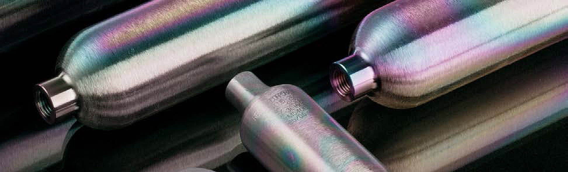 How do I Assemble and Maintain a Sample Cylinder?